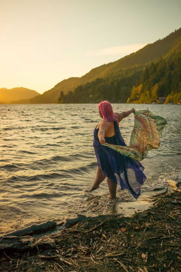 20 Plus-Size & Body-Positive Summer Stock Photos - Body Liberation ...