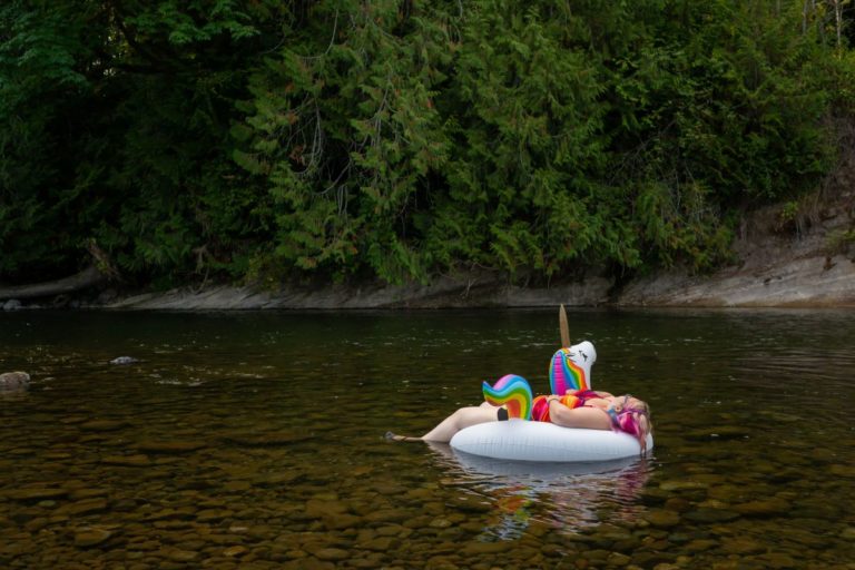 20 Plus-Size & Body-Positive Summer Stock Photos - Body Liberation ...