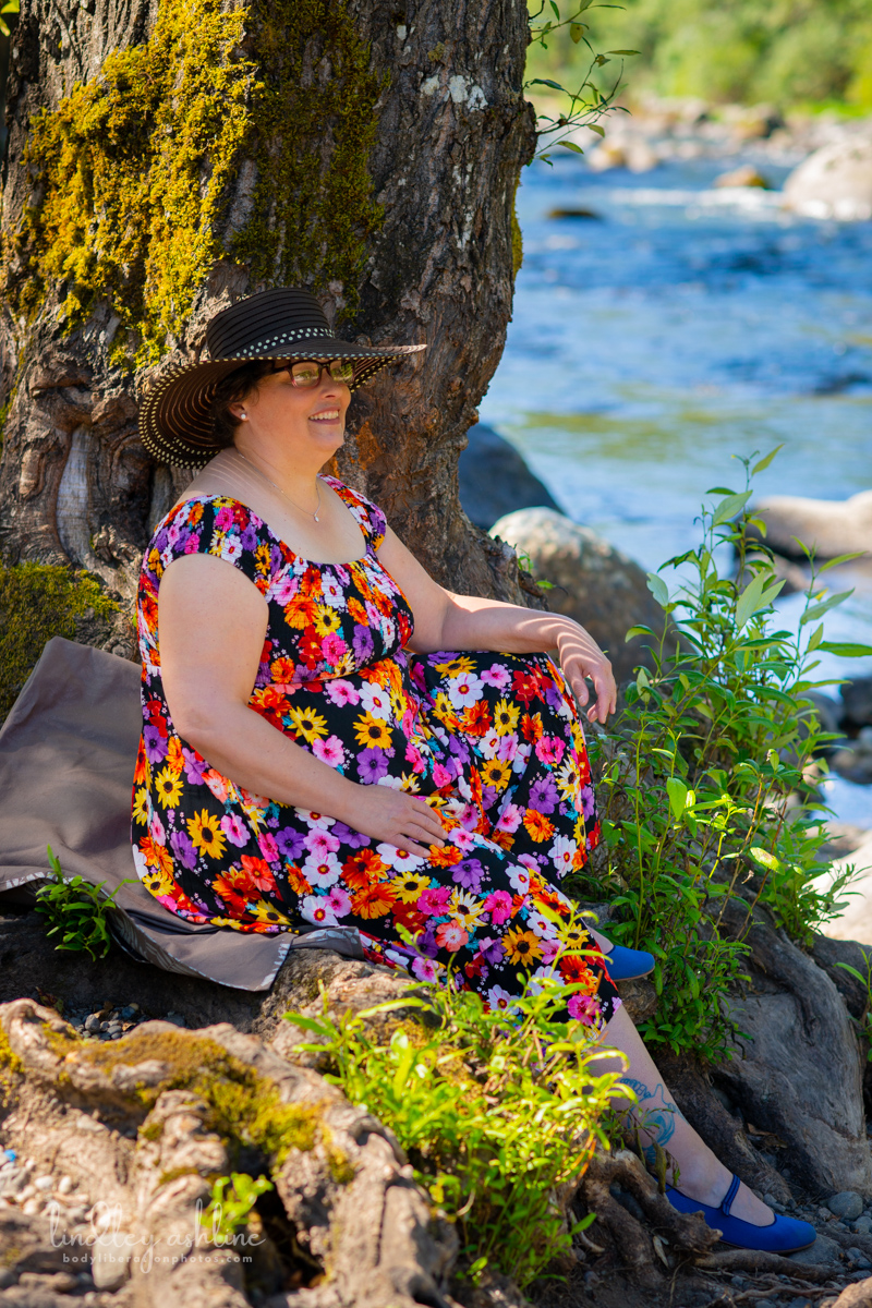 Sunny river portraits with Ms. T | Seattle body-positive portrait ...