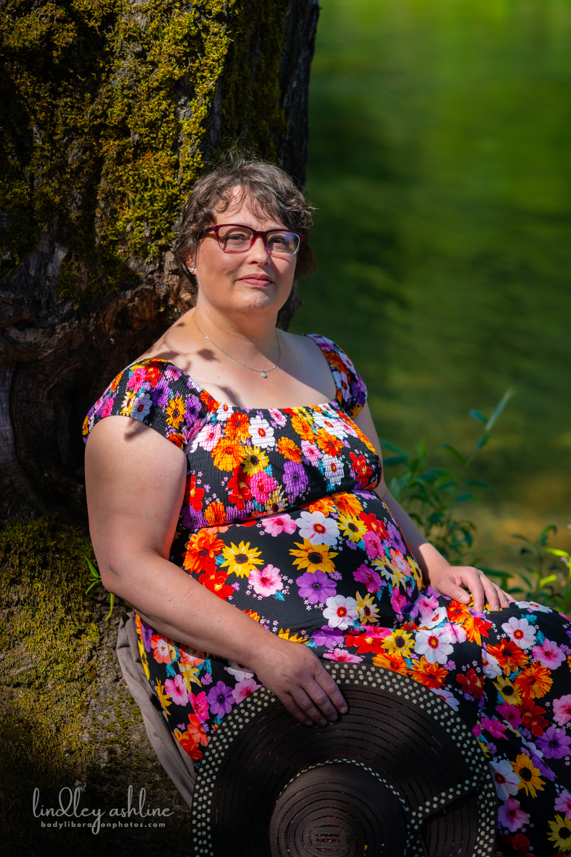 Sunny river portraits with Ms. T | Seattle body-positive portrait ...