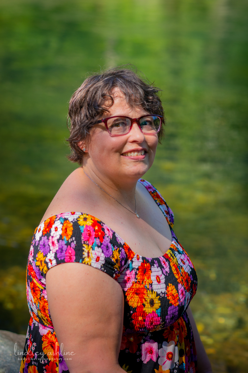 Sunny river portraits with Ms. T | Seattle body-positive portrait ...